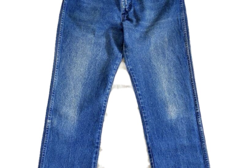 【ラングラー】定番デニム「13MWZ」の色落ちやサイズ感、シルエットやコーデ、年代判別について