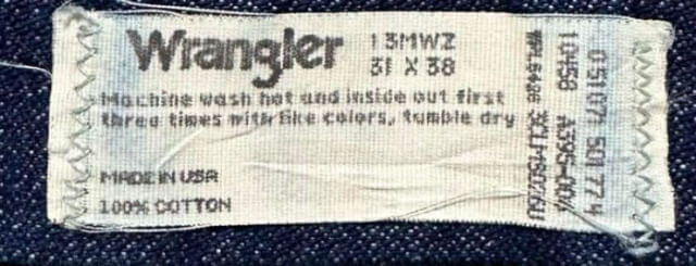 【ラングラー】定番デニム「13MWZ」の色落ちやサイズ感、シルエットやコーデ、年代判別について