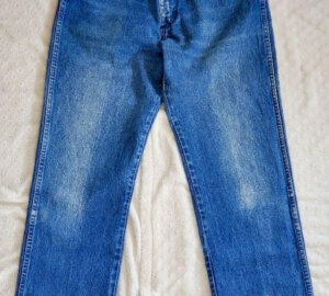 【ラングラー】定番デニム「13MWZ」の色落ちやサイズ感、シルエットやコーデ、年代判別について